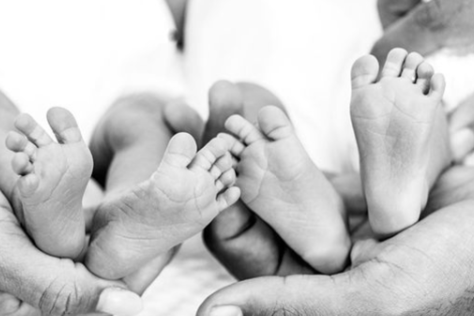 Little Mix star gives birth to twins | Radio NewsHub