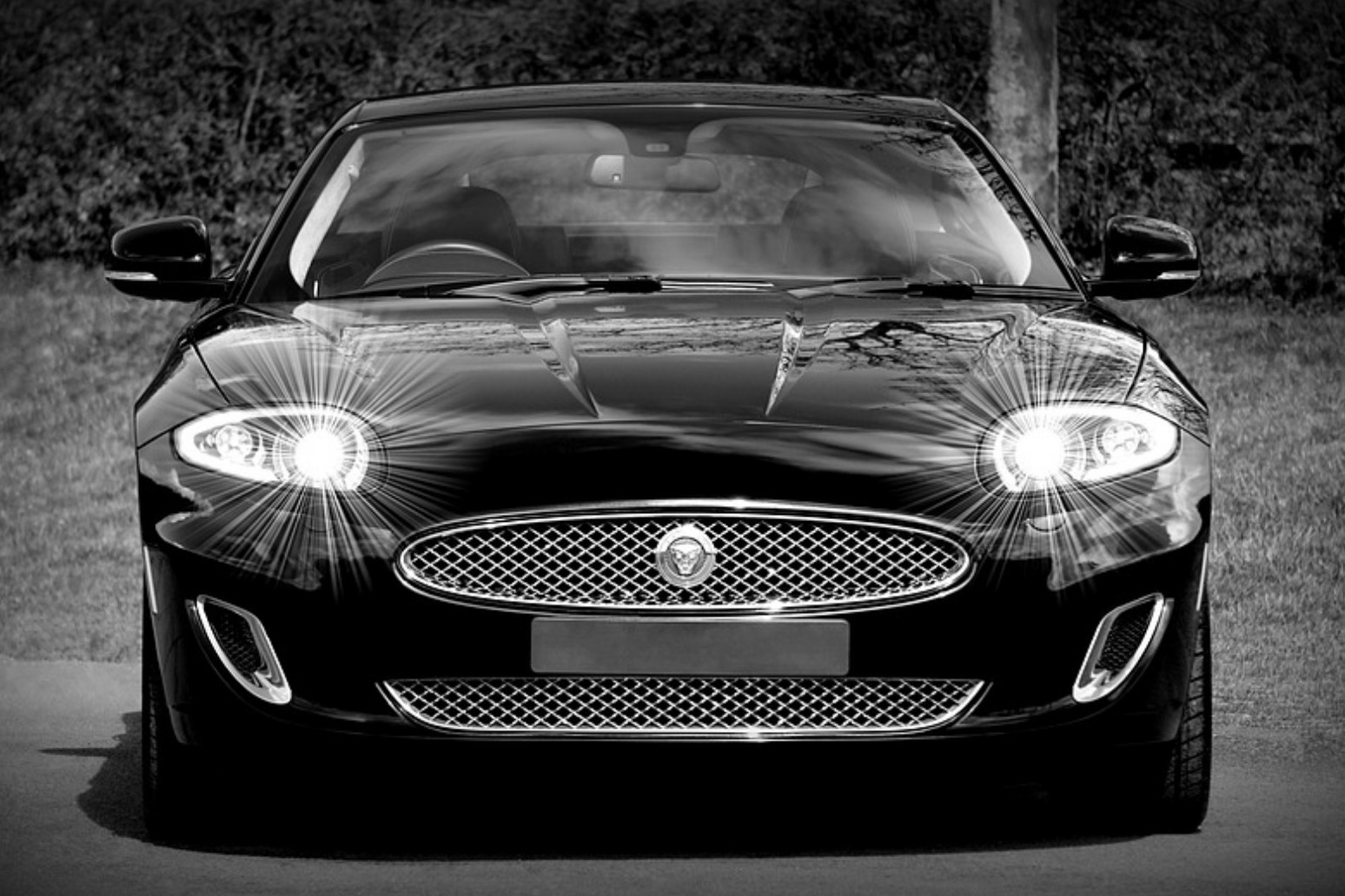 Jaguar Land Rover to build electric cars at UK plant | Radio NewsHub